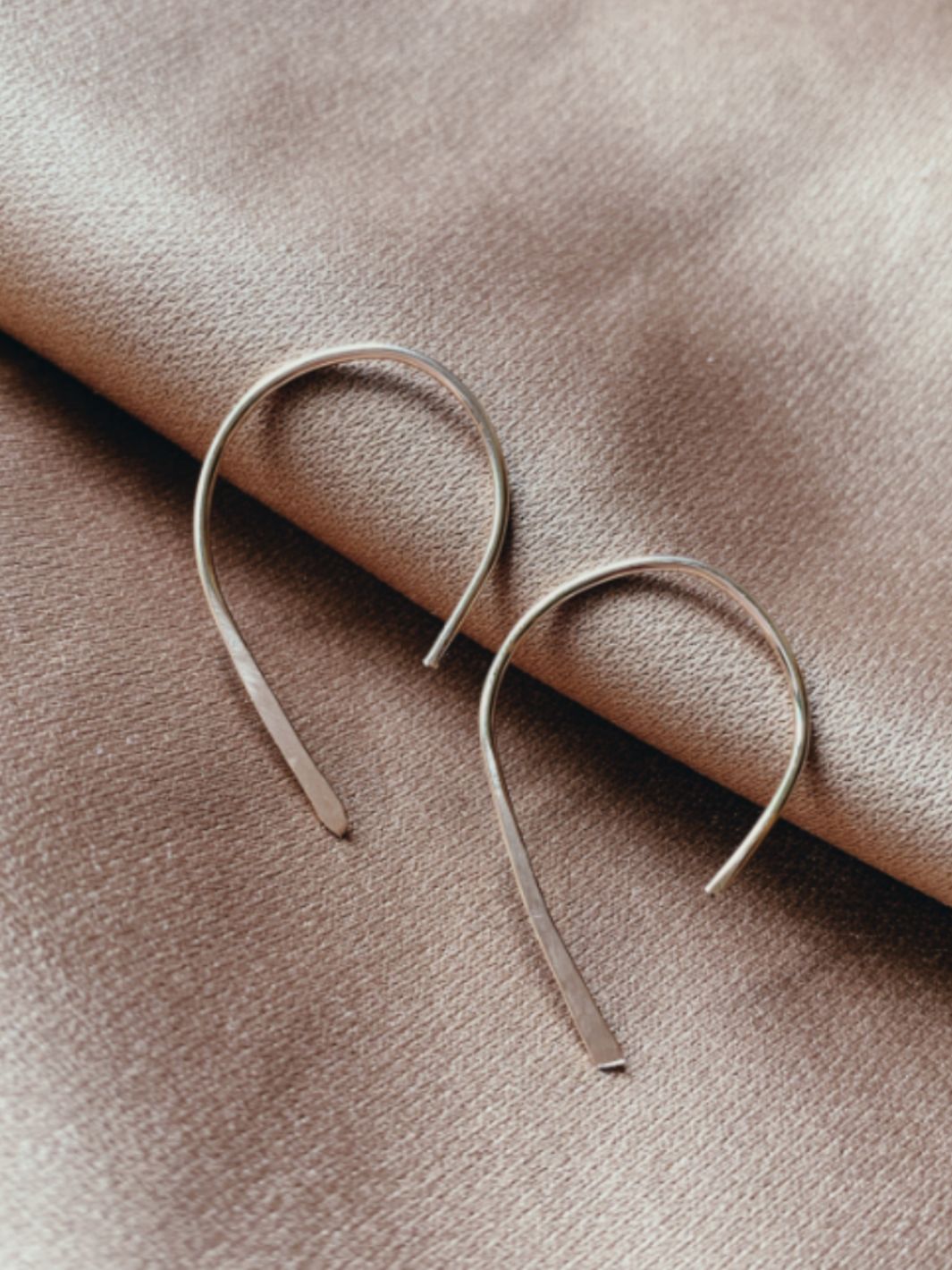 Curve Threader Earrings – DOMAIN by Laura Hodges Studio